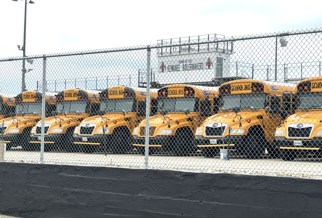 Kewanee School Board buys five diesel buses | Kewanee Voice